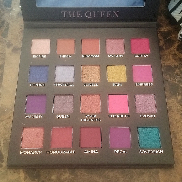 Eloise Beauty | Makeup | Eloise Beauty The Queen Eyeshadow Palette ...